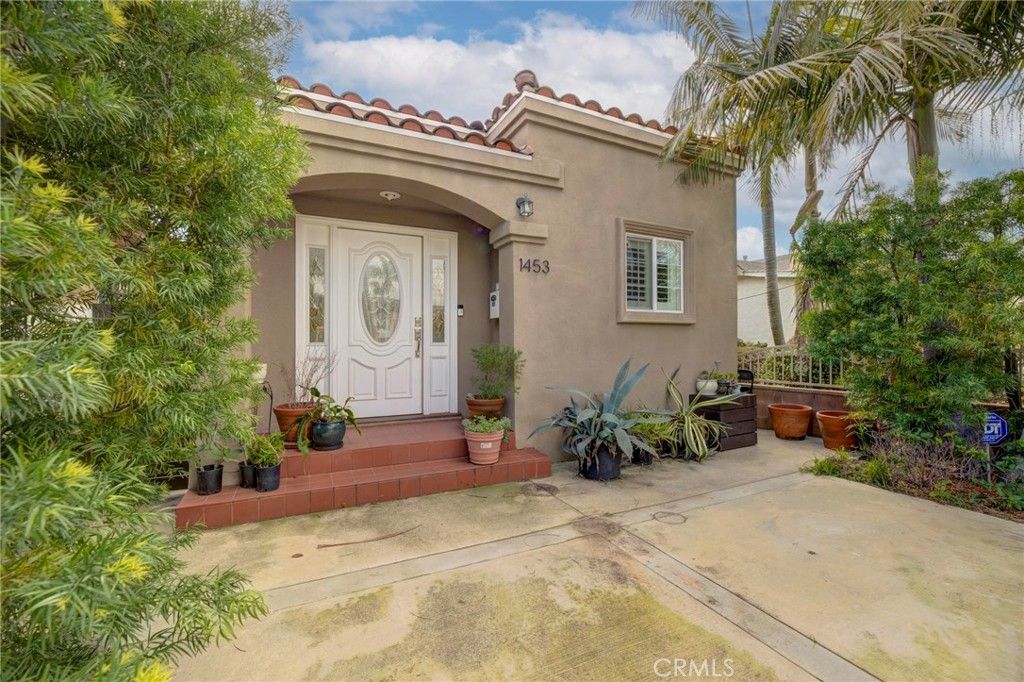 1453 W 1st St, San Pedro, CA 90732 - See Est. Value, Schools & More