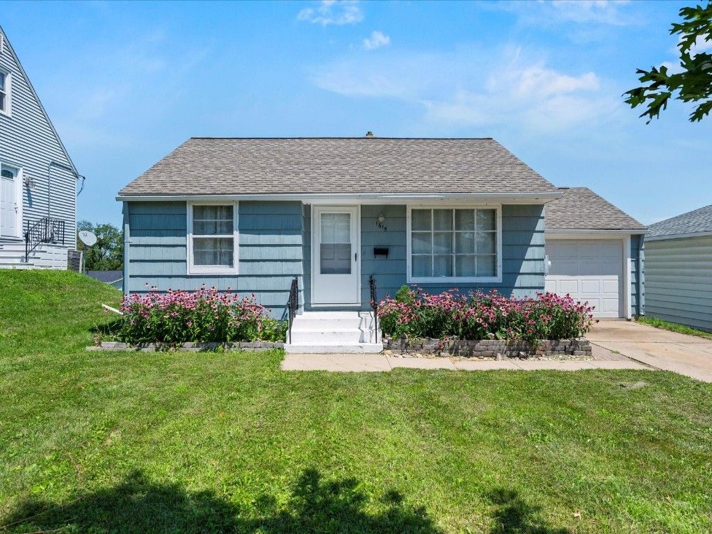 1615 11th St NW, Cedar Rapids, IA 52405 - See Est. Value, Schools & More