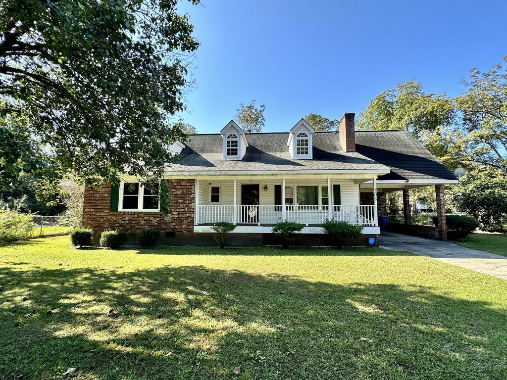 208 Cooper St, Kingstree, SC 29556 - See Est. Value, Schools & More