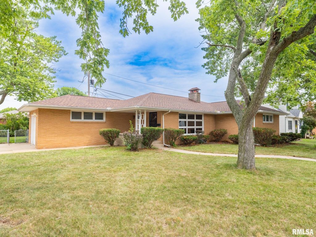 1411 Anna Rd, Pekin, IL 61554 - See Est. Value, Schools & More