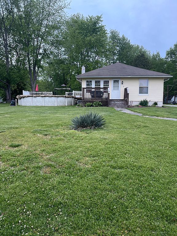 2 S Leonard Ave, Du Quoin, IL 62832 - See Est. Value, Schools & More