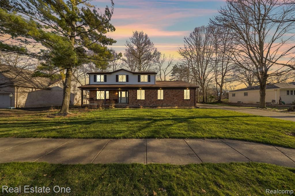 1880 Welling Dr, Troy, MI 48085 - See Est. Value, Schools & More