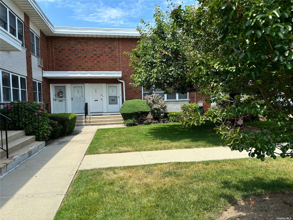 79 Farber Drive UNIT 79, West Babylon, NY 11704 | Trulia