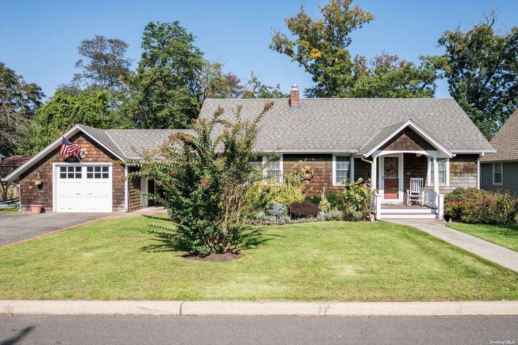 47 Bourdette Place, Amityville, NY 11701 | Trulia