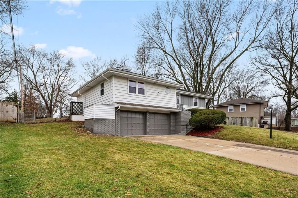 10811 E 51st St, Kansas City, MO 64133 - See Est. Value, Schools & More