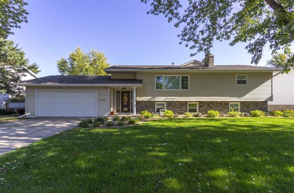 1356 Meadow Ln, Waterloo, IA 50701 - See Est. Value, Schools & More