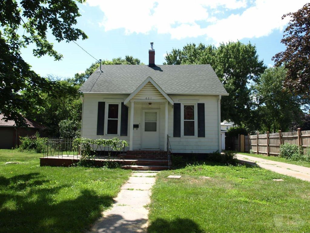 608 N 15th St, Clarinda, IA 51632 - See Est. Value, Schools & More