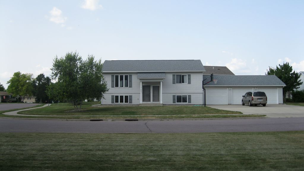 588 Ivy Ln, North Mankato, MN 56003 - See Est. Value, Schools & More