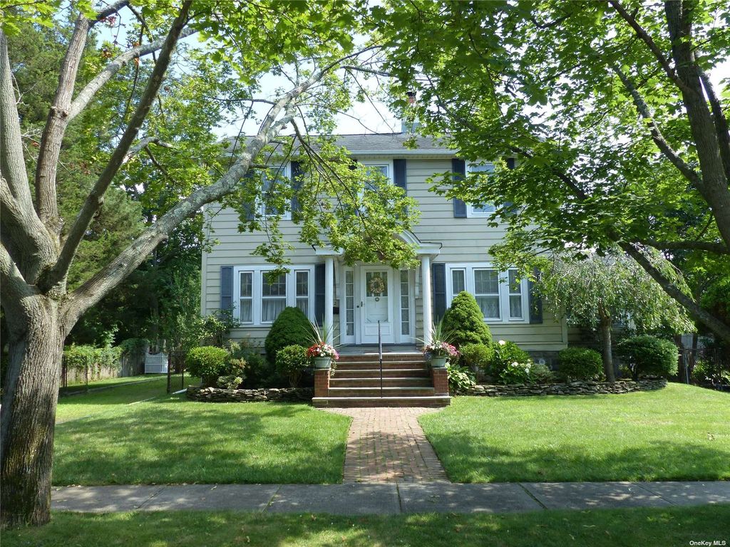 22 Kingsland Place, Babylon, NY 11702 | Trulia