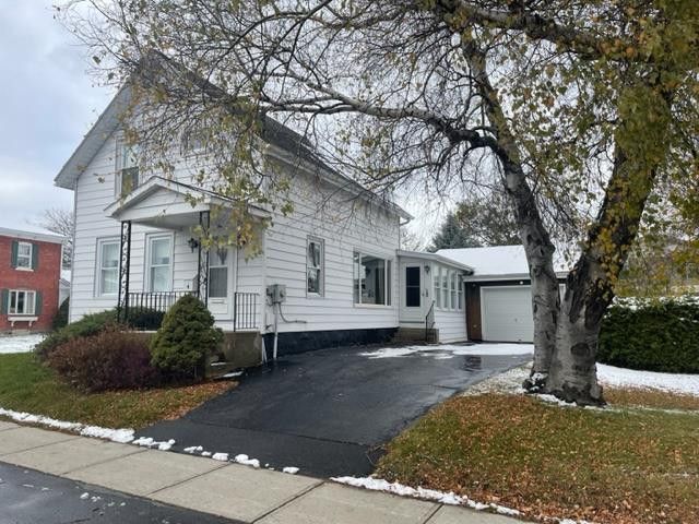 4 Chapman St, Rouses Pt, NY 12979 - See Est. Value, Schools & More