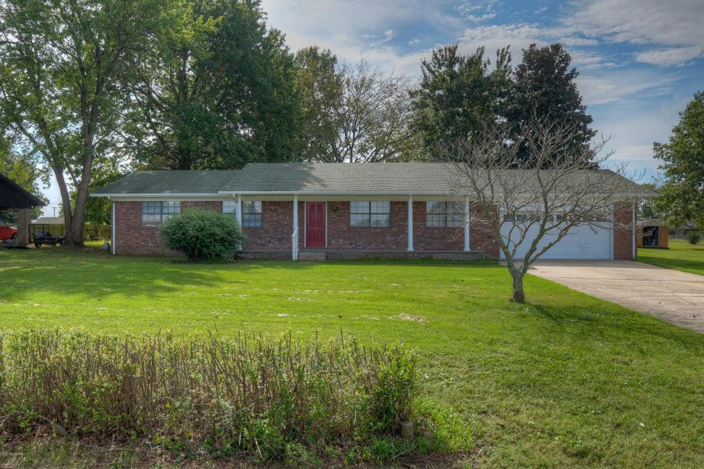 911 Southridge, Baxter Springs, KS 66713 - See Est. Value, Schools & More