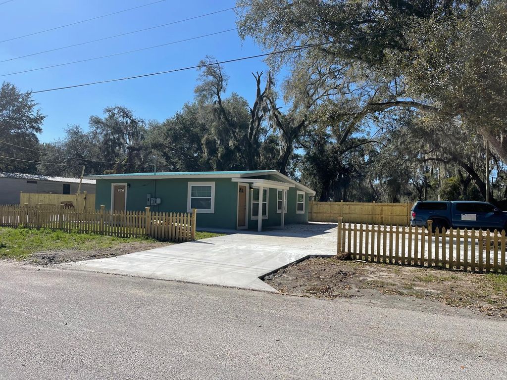10611 Main St, Thonotosassa, FL 33592 - See Est. Value, Schools & More