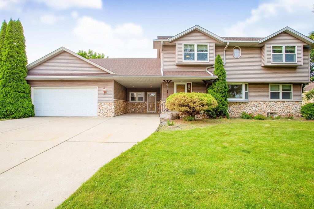 3702 East Oakwood ROAD, Oak Creek, WI 53154 | Trulia