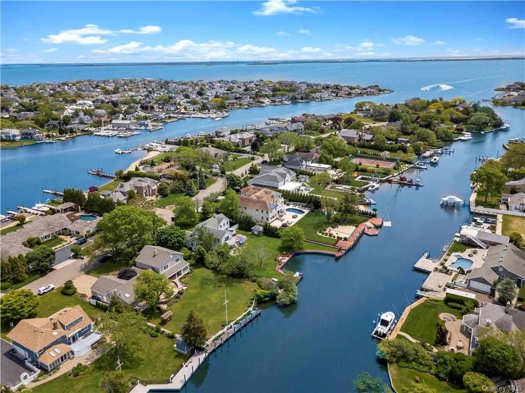 114 Peninsula Drive, Babylon, NY 11702 - See Est. Value, Schools & More