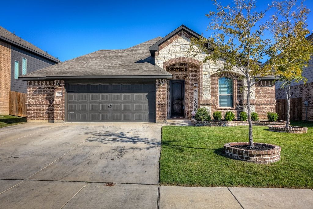 700 Ravenwood Dr, Saginaw, TX 76179 | Trulia
