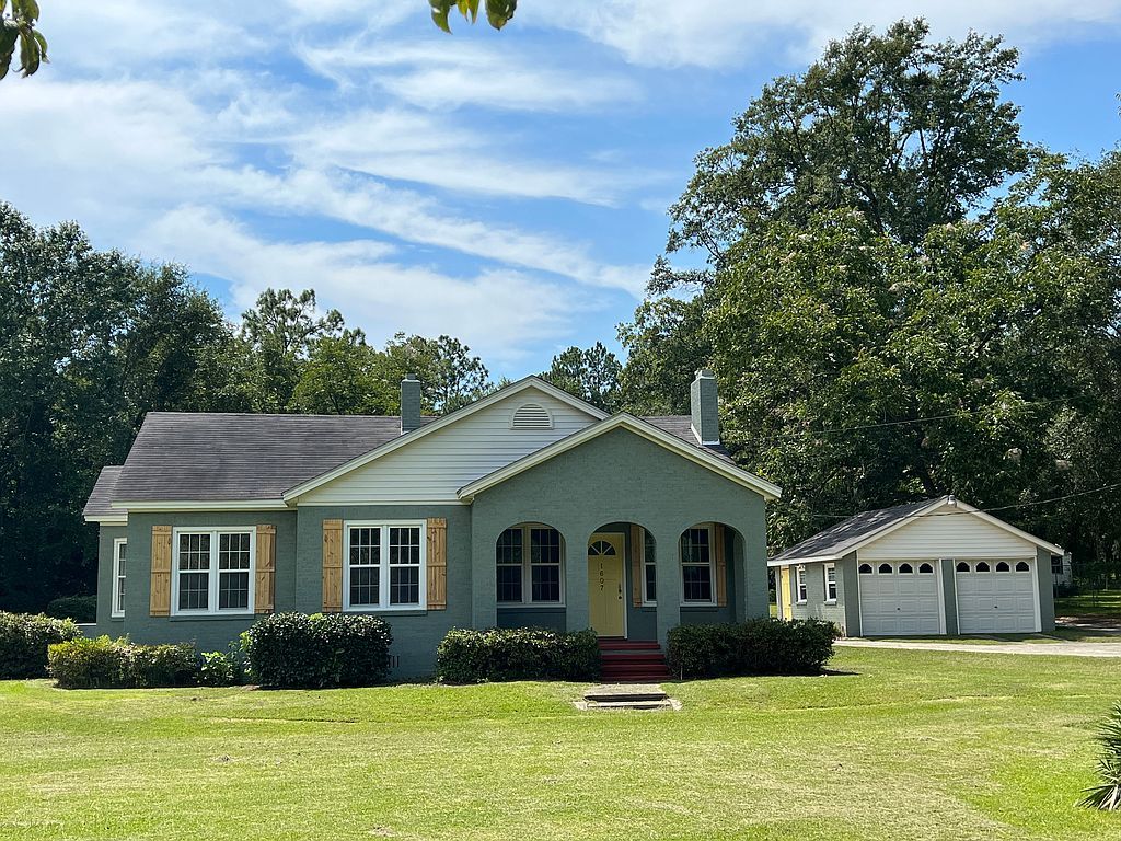 1607 Center Dr, Vidalia, GA 30474 - See Est. Value, Schools & More