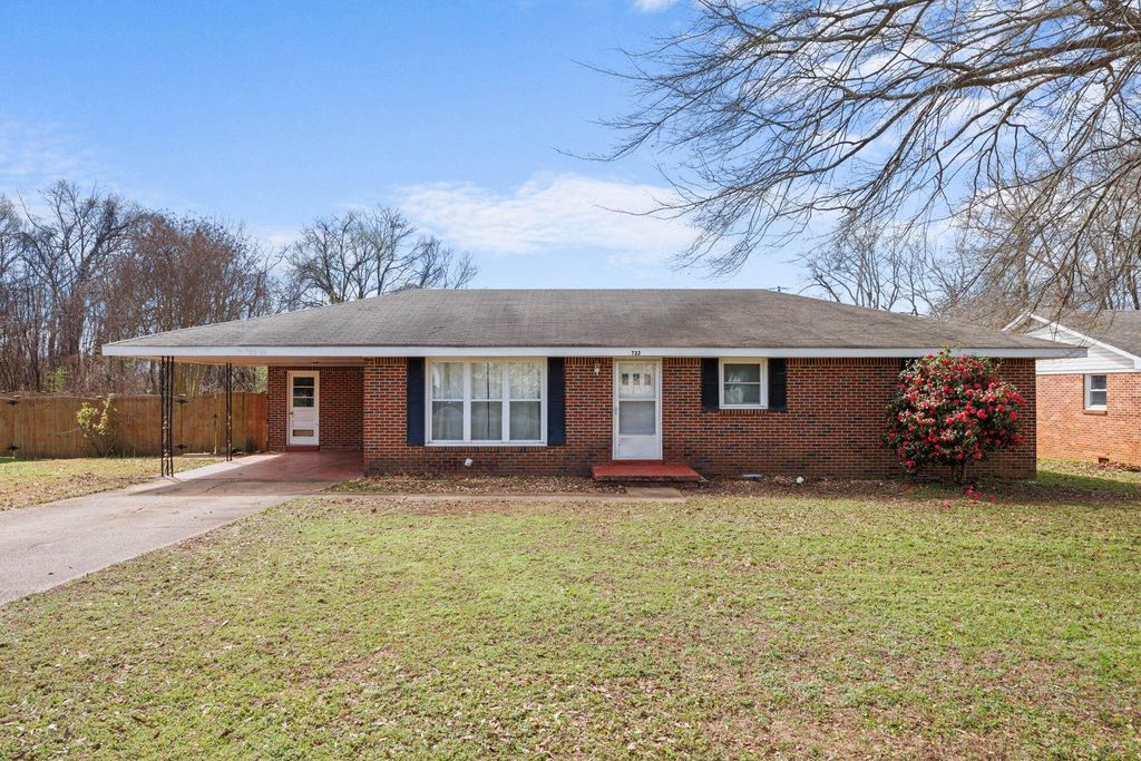 722 Grand Ave, Muscle Shoals, AL 35661 - See Est. Value, Schools & More