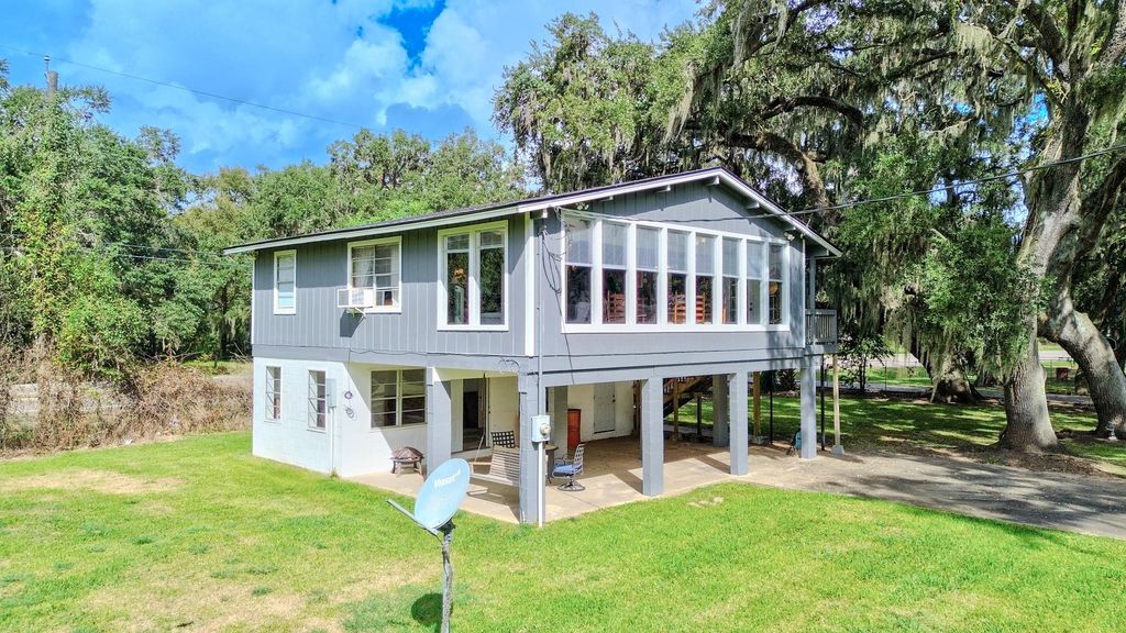 11 Plantation Dr, West Columbia, TX 77486 | MLS# 33074496 | Trulia
