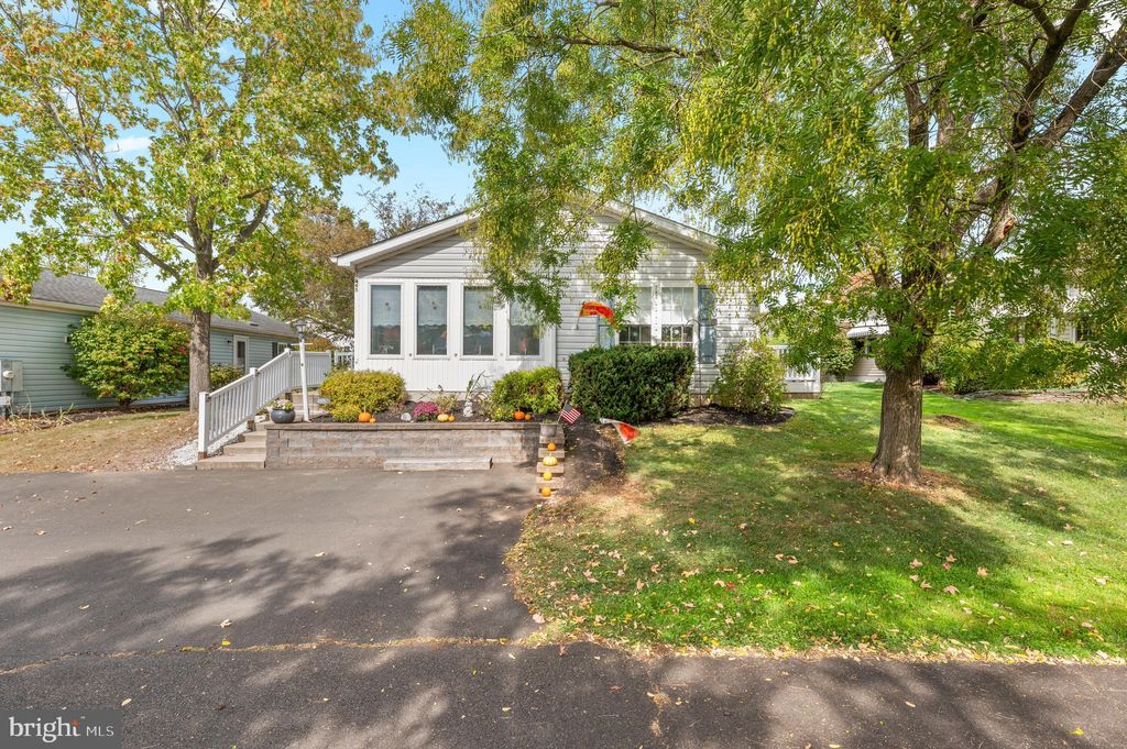 495 Goldenrod Xing W, Buckingham, PA 18912 - See Est. Value, Schools & More