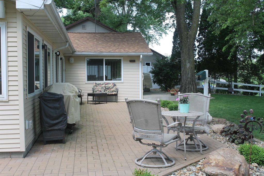 12 Prospect St, Earlville, IA 52041 | Trulia