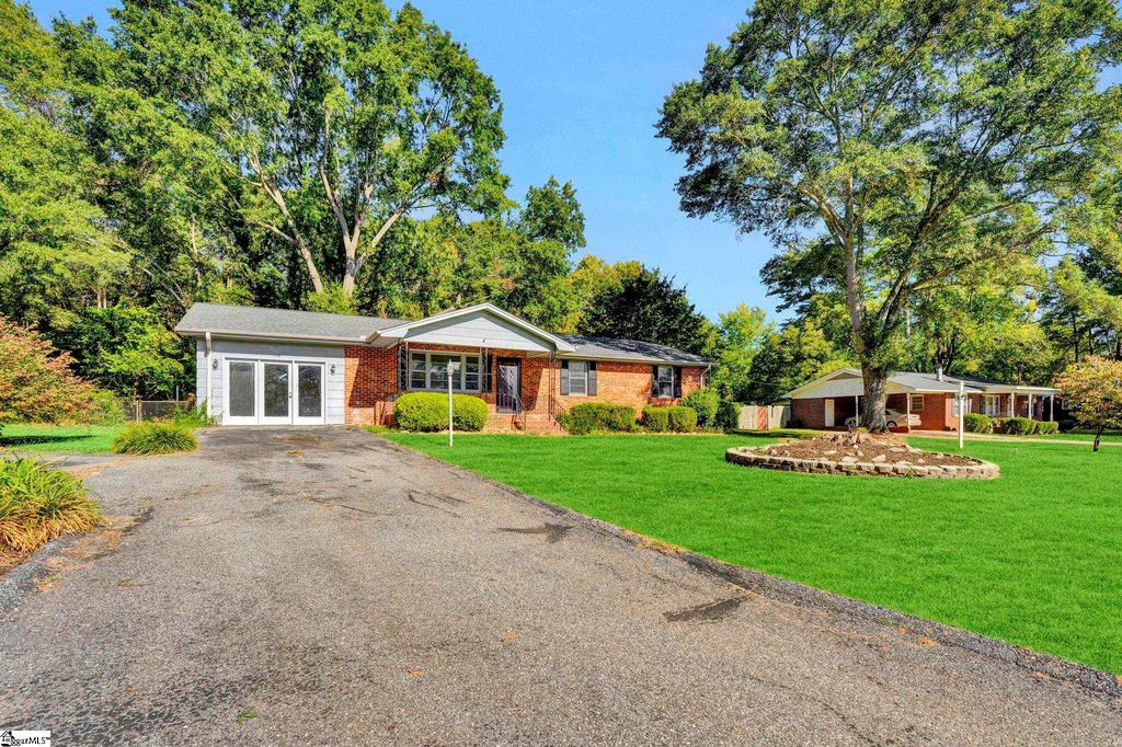 148 Parwin Rd, Spartanburg, SC 29303 - See Est. Value, Schools & More