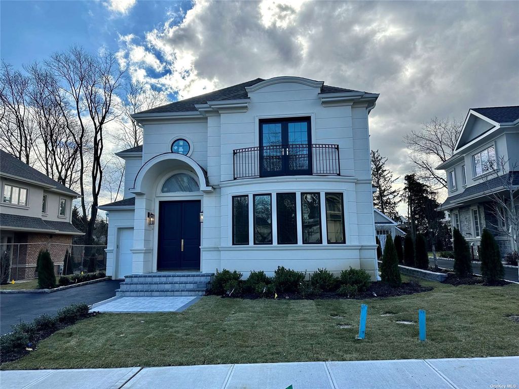 3 Greenway Terrace, Great Neck, NY 11023 | Trulia