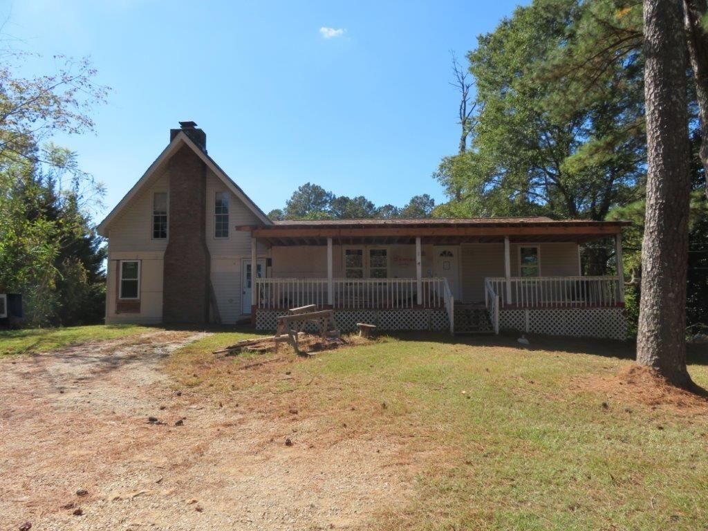 1047 W Memorial Dr, Dallas, GA 30132 - See Est. Value, Schools & More
