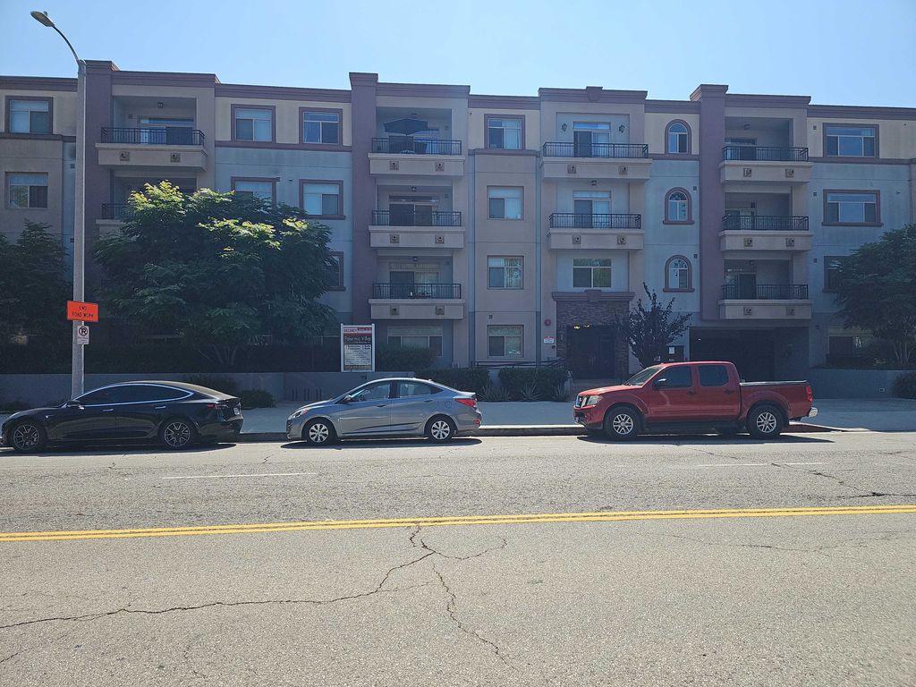 11110 Riverside Dr #Penthouse 1, North Hollywood, CA 91602 - See Est ...