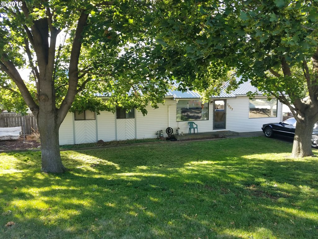 1807 SW Goodwin Pl, Pendleton, OR 97801 - See Est. Value, Schools & More