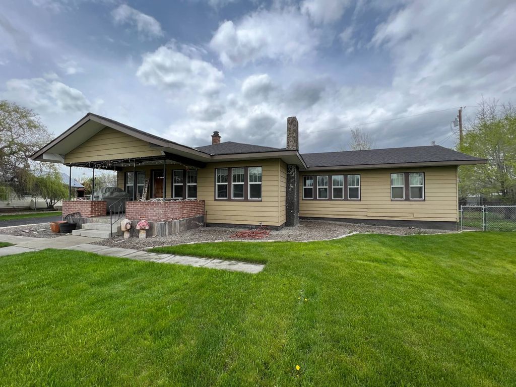 254 S Grand Ave, Burns, OR 97720 | MLS# 11176419 | Trulia