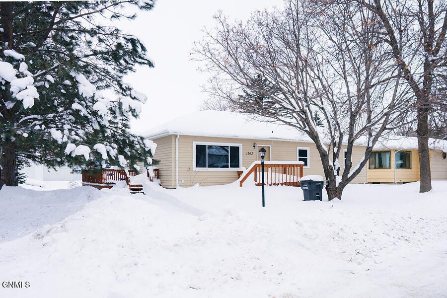 1303 2nd Ave NW, Jamestown, ND 58401 - See Est. Value, Schools & More