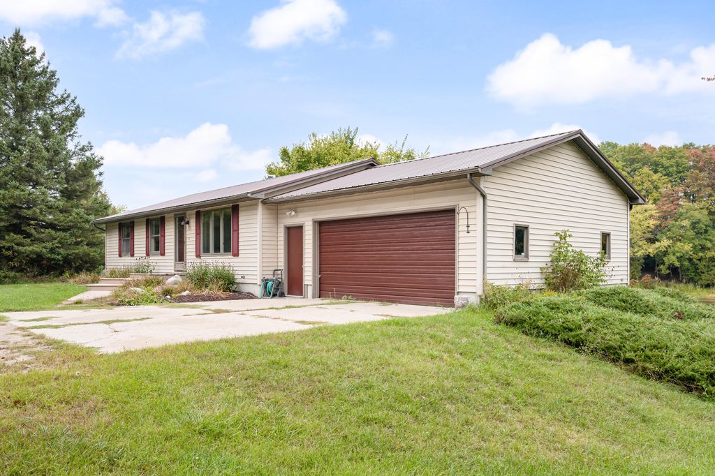 19802 S Davison Rd, Big Rapids, MI 49307 | MLS# 25049787 | Trulia