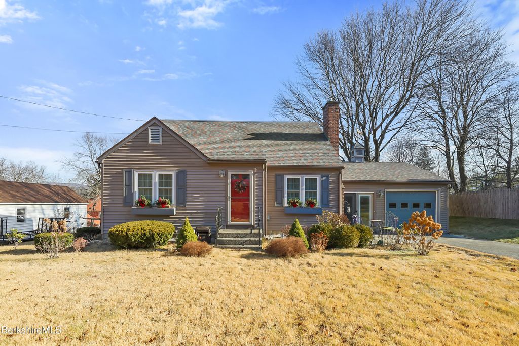 35 Richmond Ave, Lee, MA 01238 - See Est. Value, Schools & More