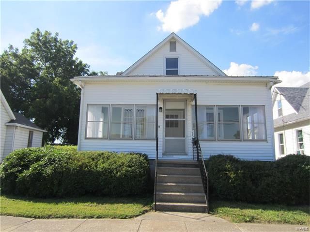 205 E Arch St, Jerseyville, IL 62052 - See Est. Value, Schools & More
