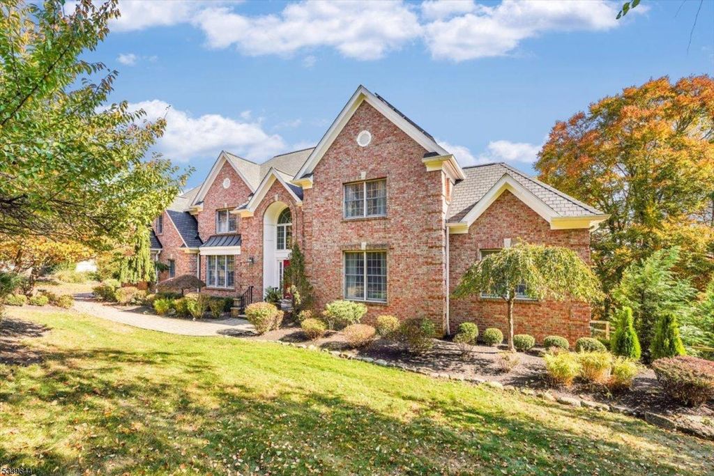 20 Whispering Way, Warren, NJ 07059 - See Est. Value, Schools & More