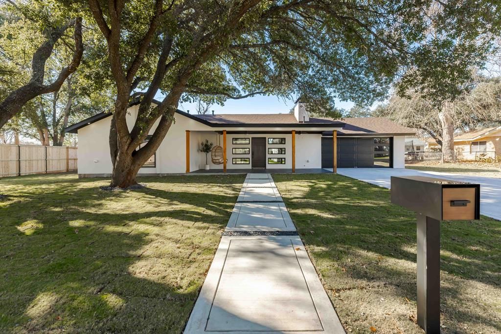203 Frederick Rd, Fredericksburg, TX 78624 - See Est. Value, Schools & More