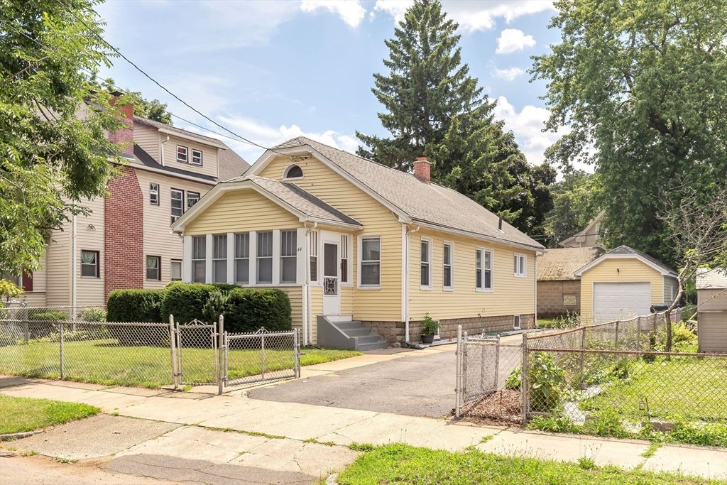 44 Cherrelyn St, Springfield, MA 01104 - See Est. Value, Schools & More