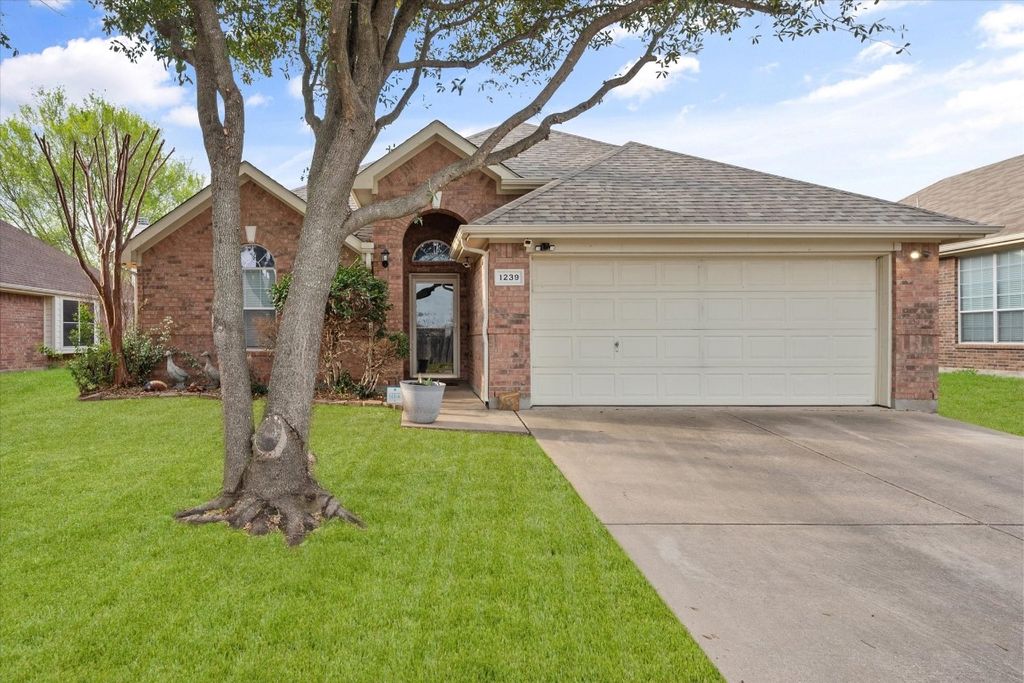 1239 Clearwater Dr, Grand Prairie, TX 75052 - See Est. Value, Schools ...