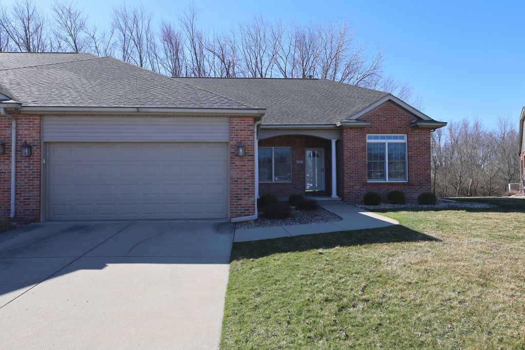 15 Spring Ridge Cir, Bloomington, IL 61704 - See Est. Value, Schools & More