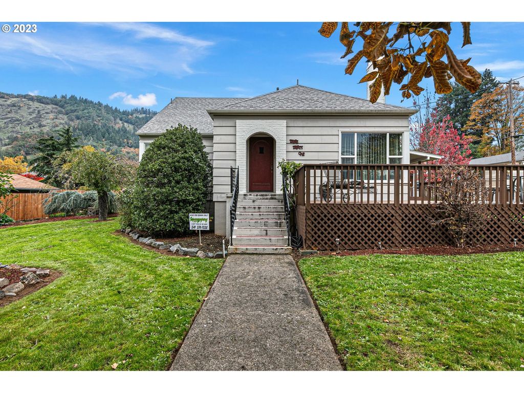 331 NE Division St, Myrtle Creek, OR 97457 - See Est. Value, Schools & More
