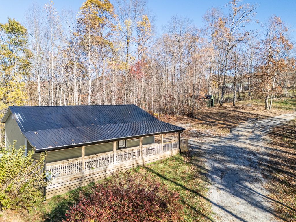 2882 Brewer Rd, Crossville, TN 38572 - See Est. Value, Schools & More