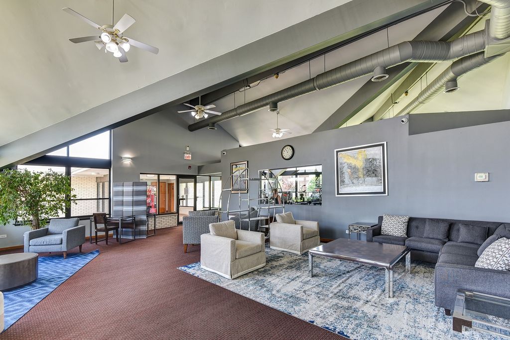 9030 Kennedy Dr #E3-2C, Des Plaines, IL 60016 - See Est. Value, Schools ...