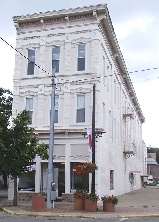 4 W Main St, Logan, OH 43138 - See Est. Value, Schools & More