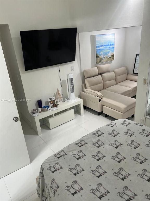 246 Poinciana Dr #504, North Miami Beach, FL 33160 | MLS# A11905002 ...