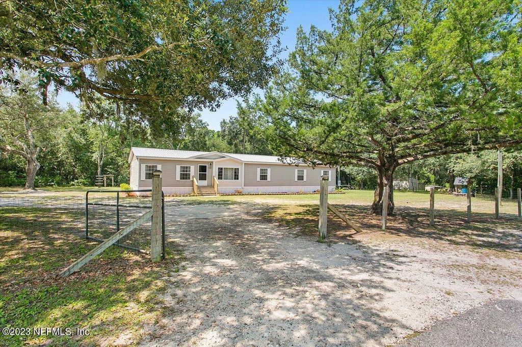 115 CLOUDS Avenue, Interlachen, FL 32148 - See Est. Value, Schools & More