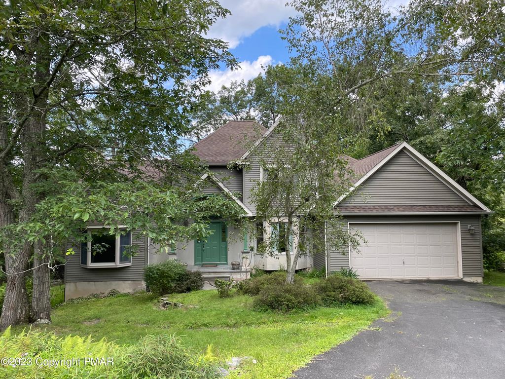 112 Tomnoddy Dr, Bushkill, PA 18371 - See Est. Value, Schools & More