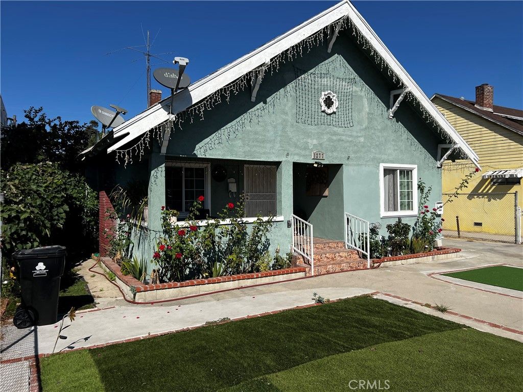 1275 W 37th Dr, Los Angeles, CA 90007 - See Est. Value, Schools & More