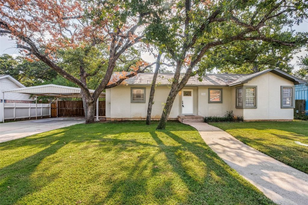 1216 NW 7th Ave, Mineral Wells, TX 76067 | Trulia