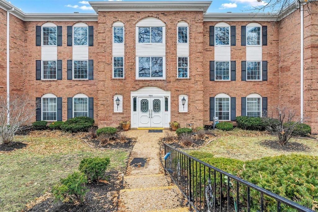 964 Claytonbrook Dr #1E, Ballwin, MO 63011 - See Est. Value, Schools & More