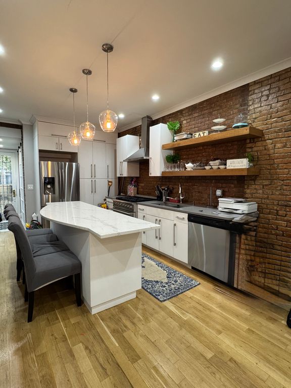 100 Astor Pl #1, Jersey City, NJ 07304 - See Est. Value, Schools & More